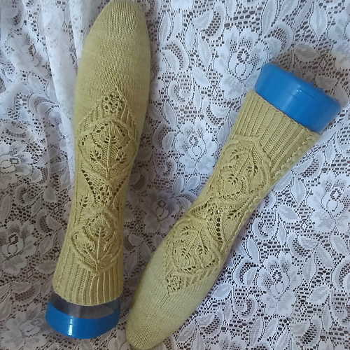 Ravelry: Mountain Ash Socks pattern by Shuyi Wu