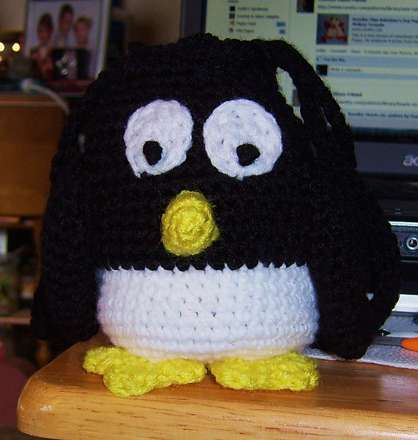 Ravelry: Penguin Pouch pattern by Dawn Mackes