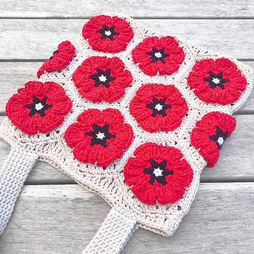 Ravelry: Poppy Fields Tote pattern by Debbie Wragg