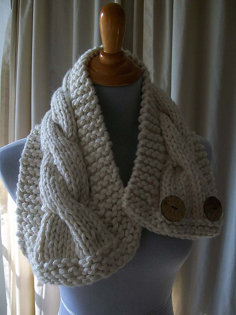 Ravelry: CorrineMB's Classic Cabled Cowl