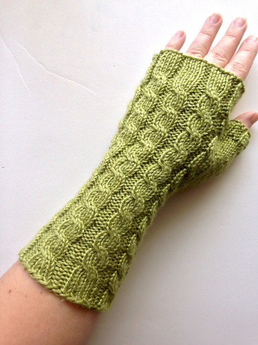 Ravelry: Spira mitts pattern by Holly Terrell