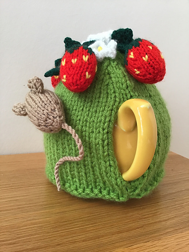 Ravelry: Pesky mouse 2 cup tea cosy pattern by Alison Davis