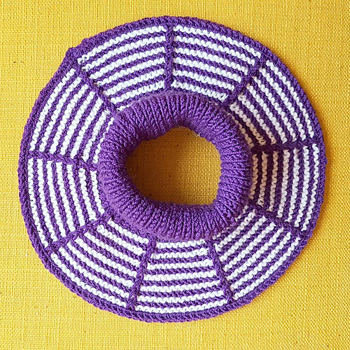Ravelry: Rillestripehals / Garter Stripes Collar pattern by Strikkelisa