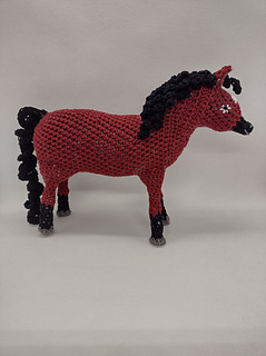 Ravelry: Prodigy the redbrown horse pattern by Eveline van der Veen