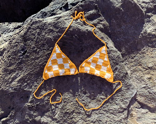 Ravelry: Checkered bikini top pattern by Elin Thunman