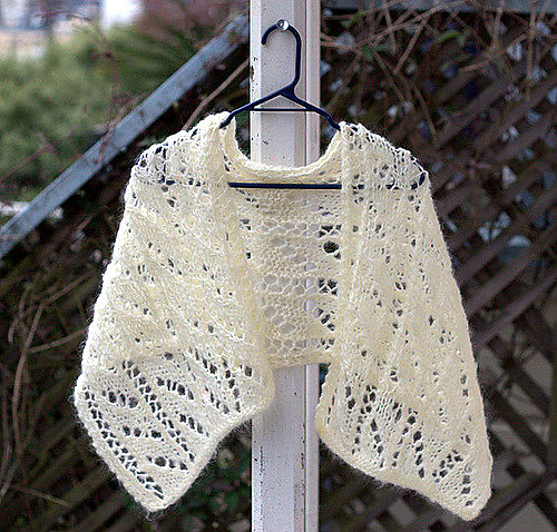 Ravelry: Elegant Wrap pattern by Patons