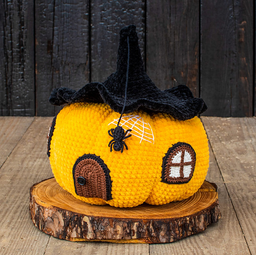 Ravelry: HALLOWEEN House pattern by Monika Tadewicz