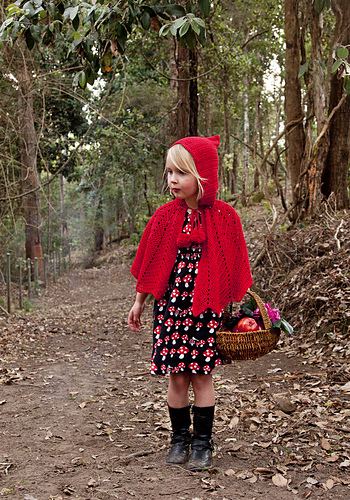 Ravelry: Hooded Capelet pattern by Linda Permann