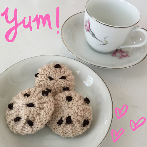 Ravelry: Biscuits/Cookies (knit and crochet) pattern by Bottletop Boy