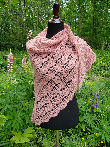 Ravelry: Sugar Plum Shawl pattern by Rachy Newin