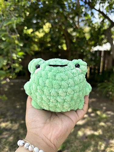 Ravelry: No Sew Chonky Frog pattern by Justine Dalipe