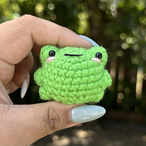 Ravelry: No Sew Chonky Frog pattern by Justine Dalipe