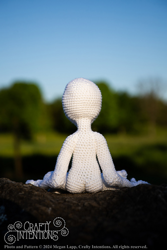 Ravelry: Medium Sitting Alien pattern by Megan Lapp