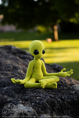 Ravelry: Medium Sitting Alien pattern by Megan Lapp