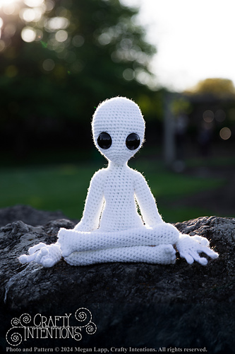 Ravelry: Medium Sitting Alien pattern by Megan Lapp