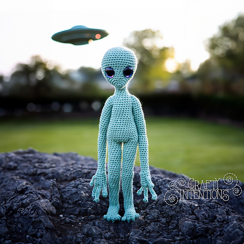 Ravelry: Medium Standing Alien pattern by Megan Lapp