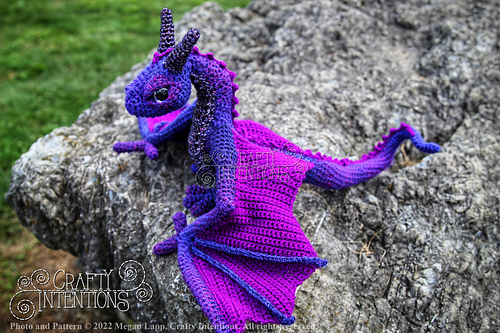 Ravelry: Medium Wyvern pattern by Megan Lapp