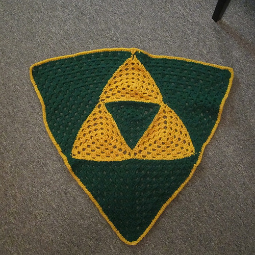 Ravelry: Zelda Triforce Shield Blanket pattern by Starling