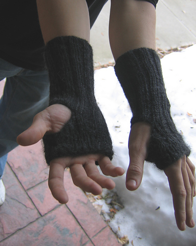 Ravelry: Basic Wristlets pattern by Mary Thresher