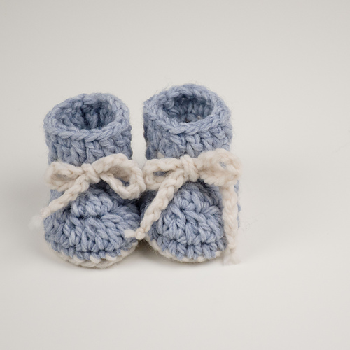 Ravelry: Winter Snowflake Baby Booties pattern by Croby Patterns - Doroteja