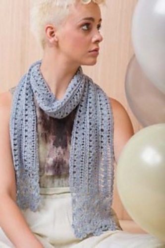 Ravelry: Feathery Scarf pattern by Lisa Naskrent