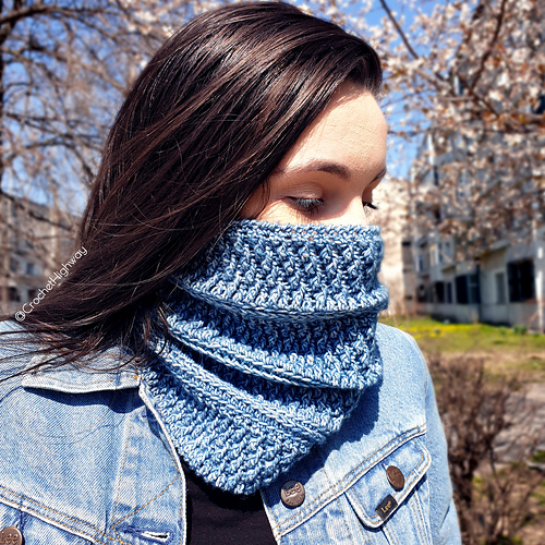 Ravelry: Cosmopolitan Cowl pattern by Ana-Maria