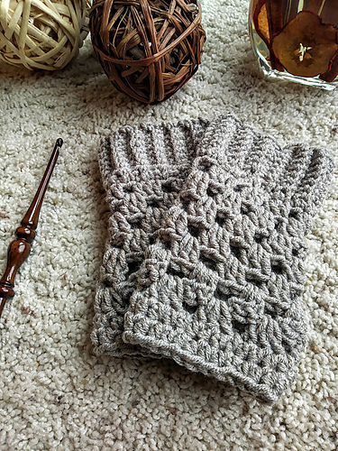 Ravelry: The Madeline Mittens pattern by Mary Riddle