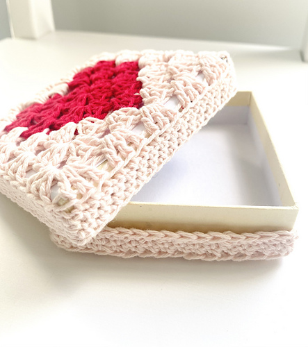 Ravelry: Granny square gift box cover pattern by Fran Mori