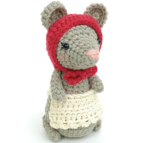 Ravelry: Mrs. Millie Mouse pattern by Jennifer Percival