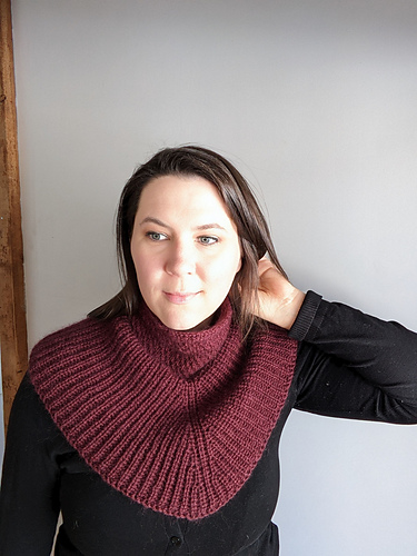 Ravelry: The Sue Cowl pattern by Allison Miller