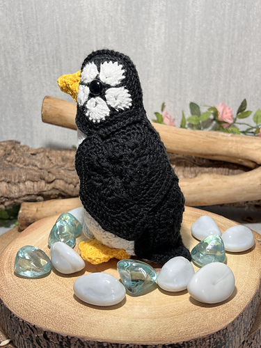 Ravelry: African Flower Mini Penguin pattern by Sarah Barratt