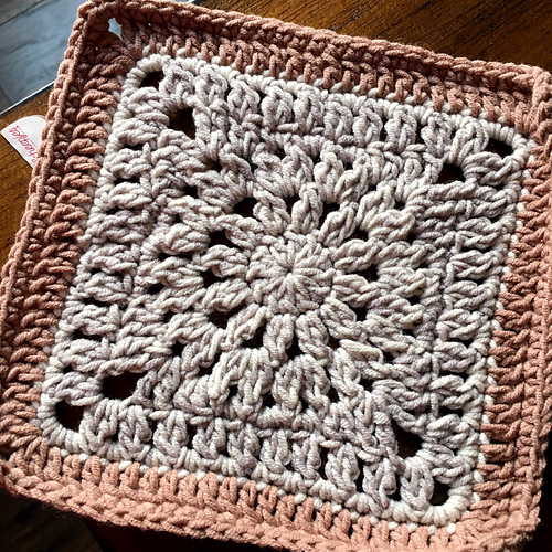 Ravelry: Jacaranda Square pattern by Rachele Carmona
