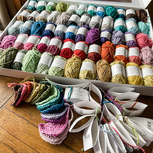 Ravelry: Color Riot pattern by Rachele Carmona