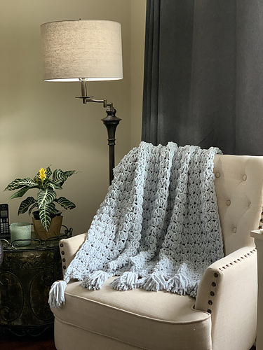 Ravelry: Brumble Chunky Throw pattern by Cyprianne Nolan