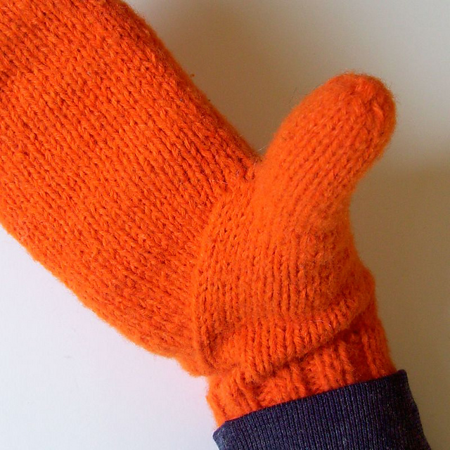 Ravelry: D-chan's Arched Gusset Mittens
