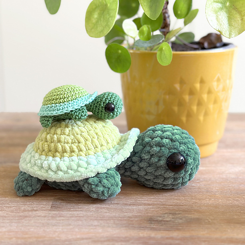Ravelry: Mini Turtle Amigurumi pattern by Mariska Vos-Bolman