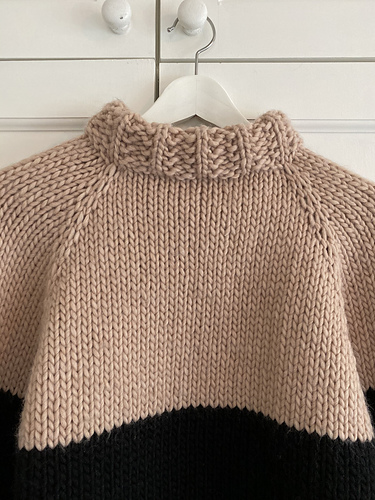 Ravelry: Lazy Sunday Sweater pattern by Dorothy Offeciers