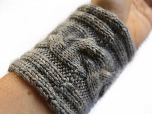 Ravelry: Inuit pattern by Ingrid Hiddessen