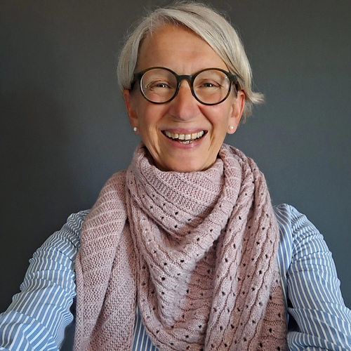 Ravelry: Hazel Shawl pattern by DUCATHI