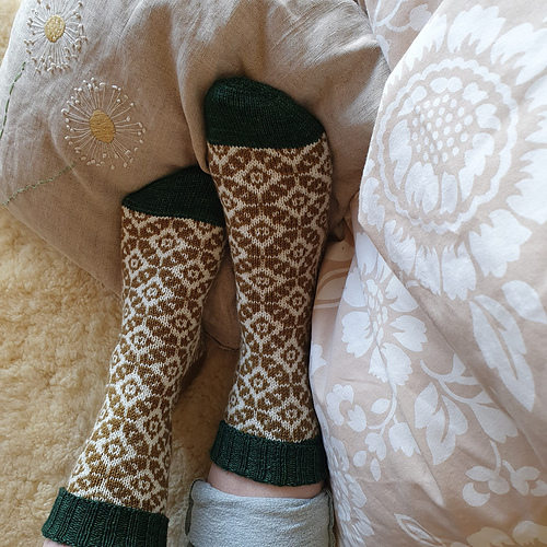 Ravelry: Connecting Socks pattern by DUCATHI
