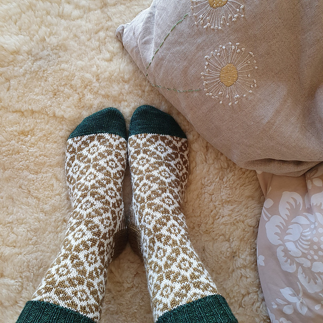 Ravelry: Connecting Socks pattern by DUCATHI