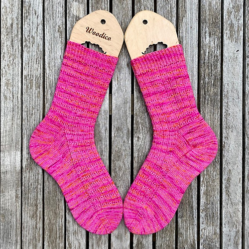 Ravelry: Tidy Socks pattern by DUCATHI