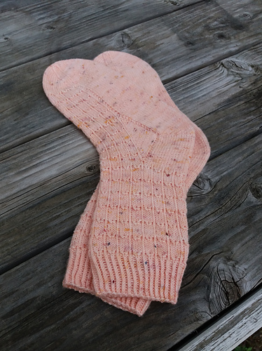 Ravelry: Tidy Socks pattern by DUCATHI