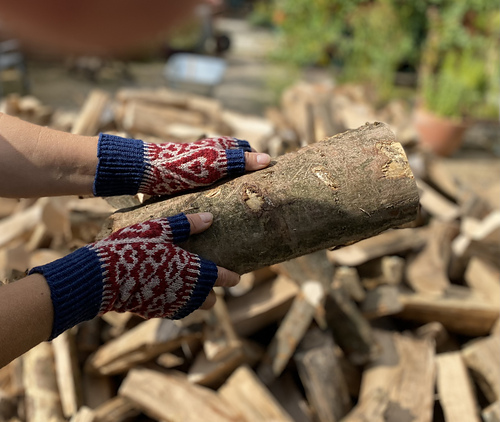 Ravelry: Spread Your Love Mitts pattern by DUCATHI