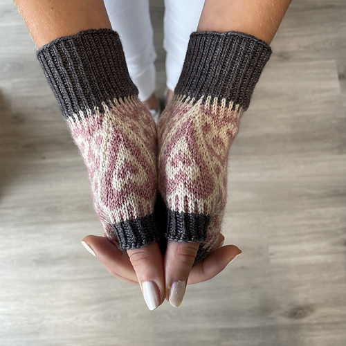 Ravelry: Spread Your Love Mitts pattern by DUCATHI