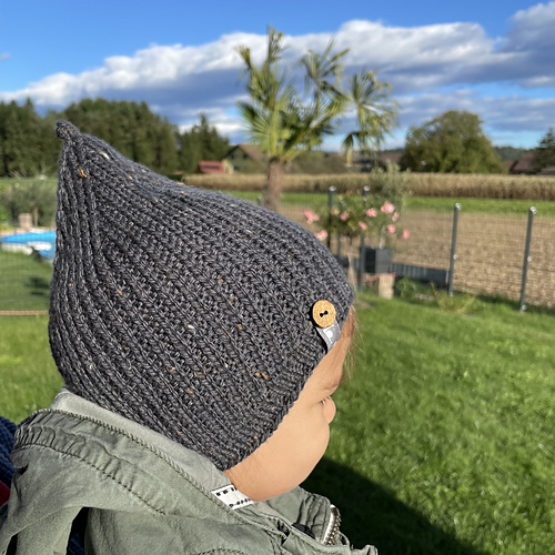 Ravelry: Little Onion Hat pattern by DUCATHI