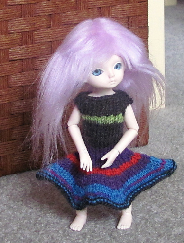 Ravelry: Bratz #008 Red and Blue Dress pattern by stickatillbarbie.se