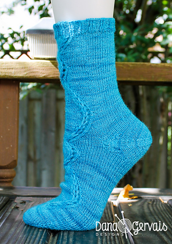 Ravelry: Cross Gartered pattern by Dana Gervais