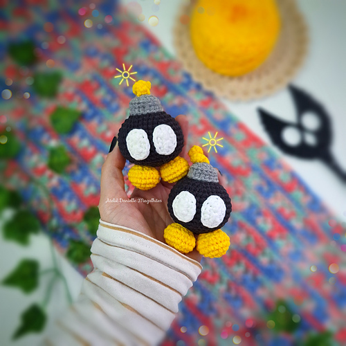 Ravelry: Bob-Omb from Mario Bros pattern by Danielle Magalhães