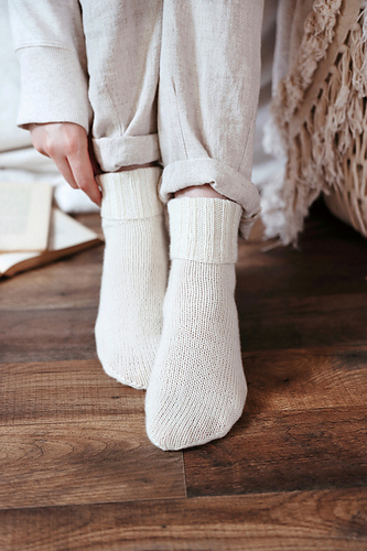 Ravelry: The Basic Socks pattern by Darling Jadore